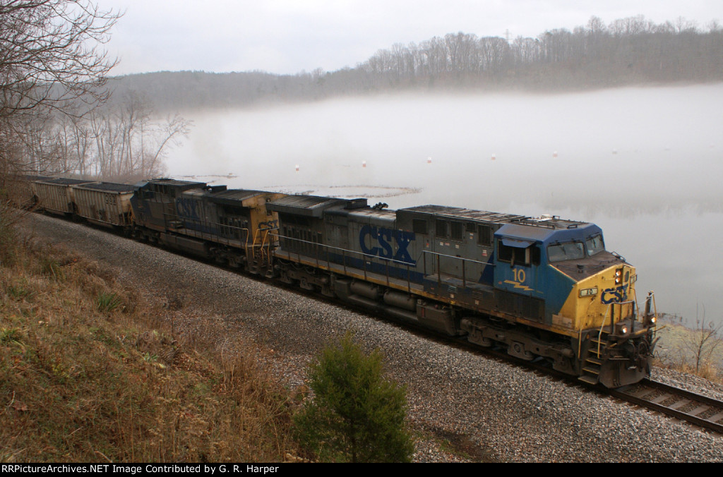 667 - CSXT 10 EB on the U28604 with a blanket of fog still on the River James.